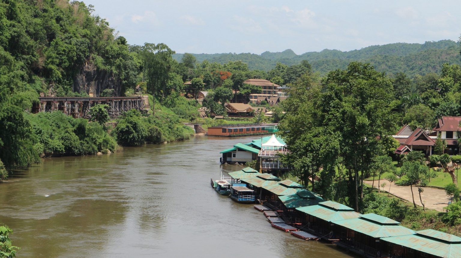 Beautiful train rides in Thailand: Bangkok to Kanchanaburi, River Kwai ...