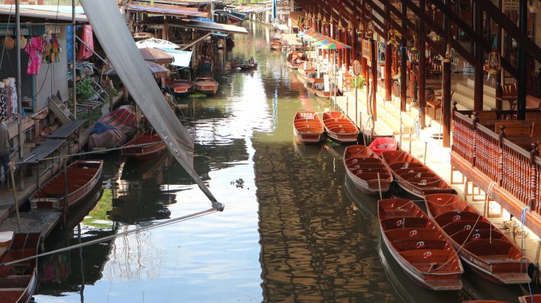Visiting Damnoen Saduak Floating market by myself - While You Stay Home