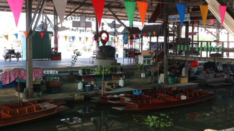 Visiting Damnoen Saduak Floating market by myself - While You Stay Home