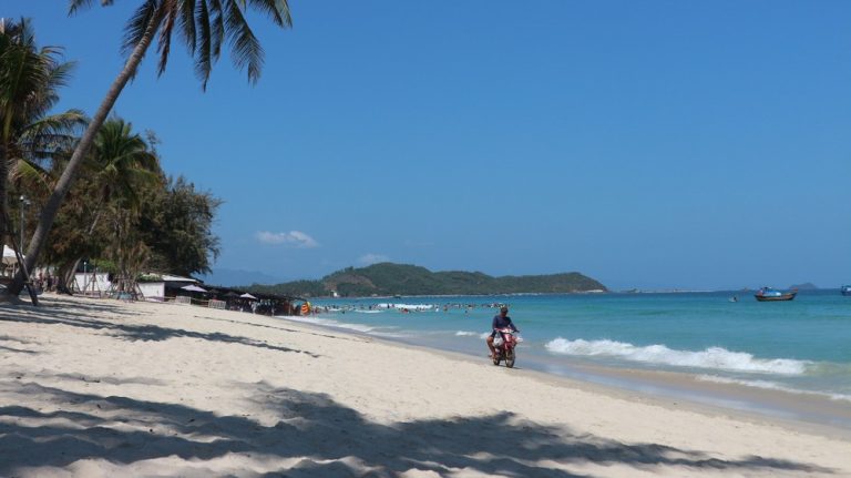 Reaching Doc Let Beach in Nha Trang by public bus - While You Stay Home