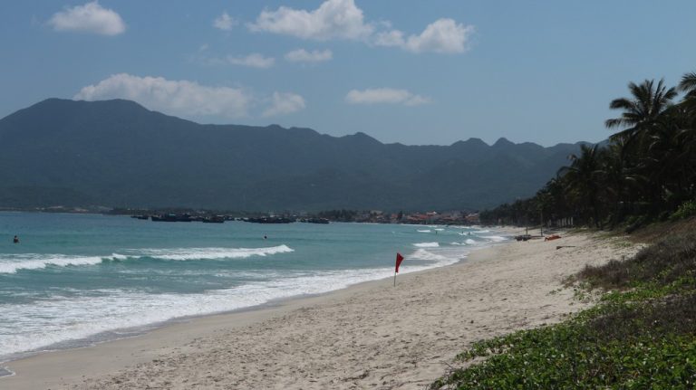 Reaching Doc Let Beach in Nha Trang by public bus - While You Stay Home